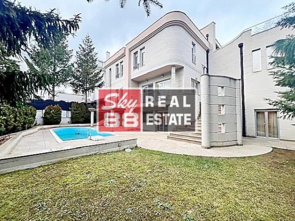 Kuća na prodaju, 371m2, 2.800.000€