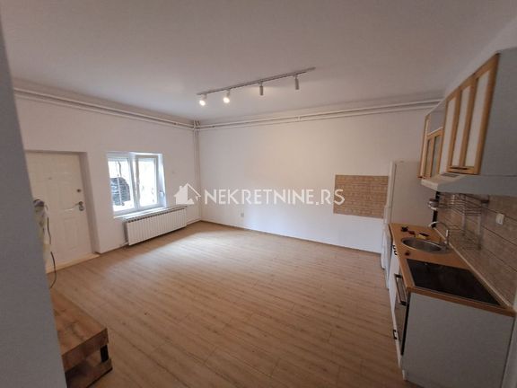 Renoviran stan od 60 m2 u Rakovici