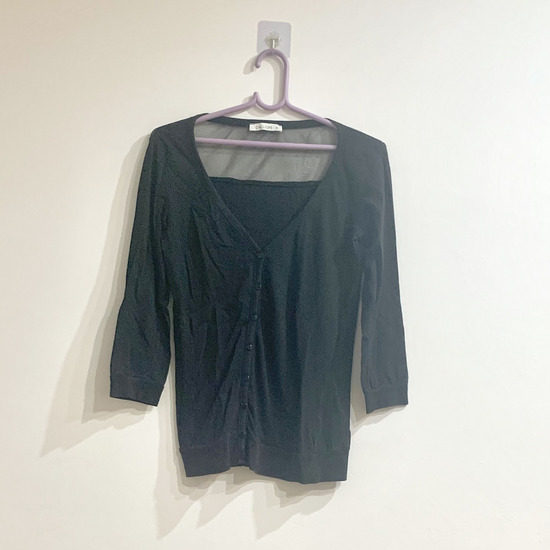 070. Calliope crna bluza V izrez, dugmici