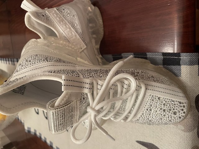Steve Madden patike.