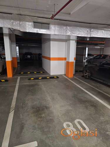 GARAŽNO MESTO ( 15 m2 )NA GRBAVICI U GALENSOVOM KOMPLEKSU ,, AVENIA,,