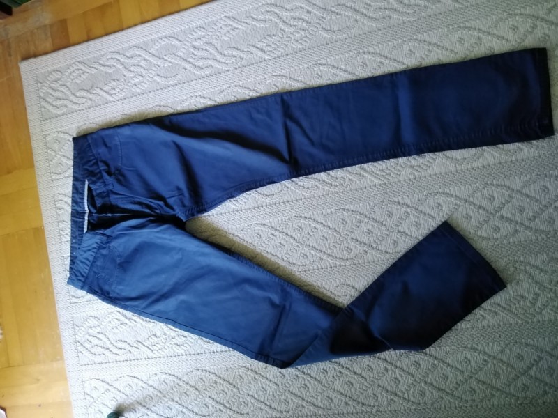 ZARA, teget pantalone, nekorišćene, 30 ili 31,konf. 48