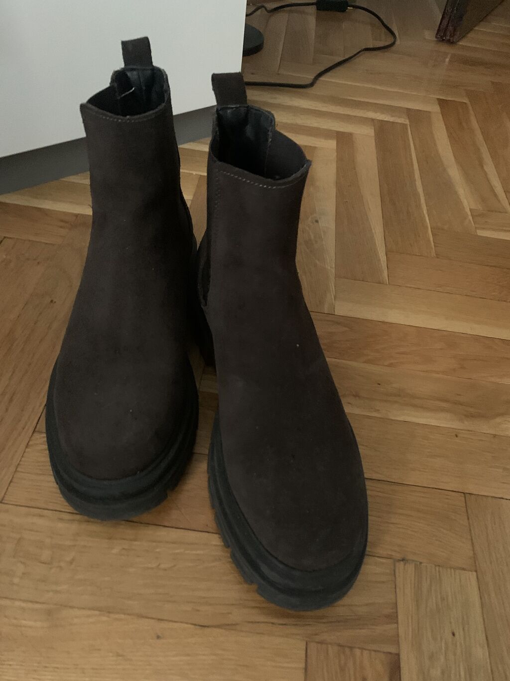 Gležnjače, 39