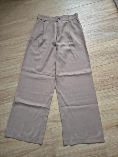Zara bez pantalone