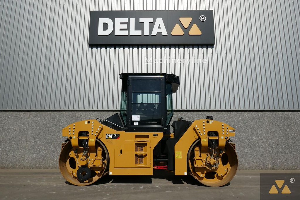 Caterpillar CB13 valjak za asfalt