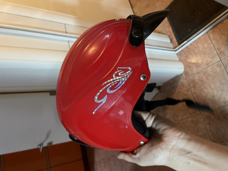 kaciga za skuter motor za odrasle crvena