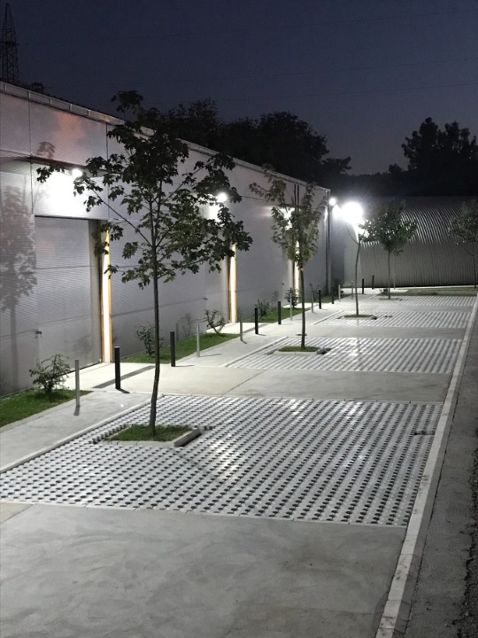 Izdajem halu u Rakovici od 120m2 i 440m2
