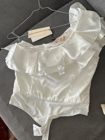Sa etiketom- Saten body bodi top