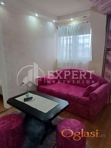 Izdaje se dvoiposoban stan na Bulevaru Nemanjića, 40m2!