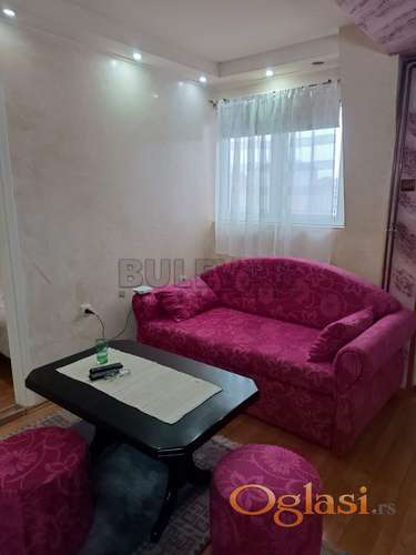 Izdaje se dvoiposoban stan na Bulevaru Nemanjića, 40m2!