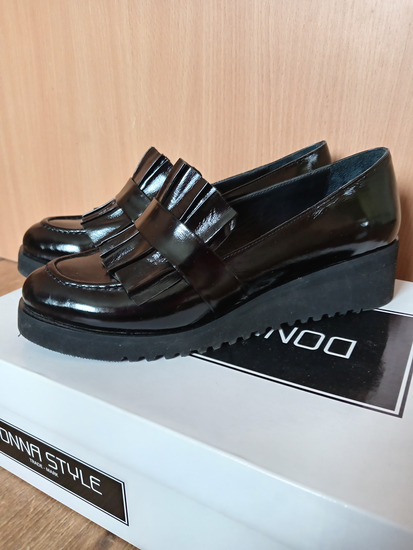 Nove kožne cipele