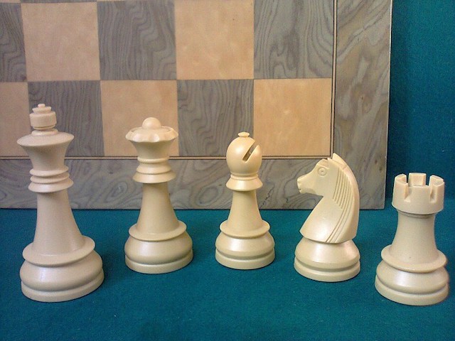 Sahovske Figure DGT (otezane)