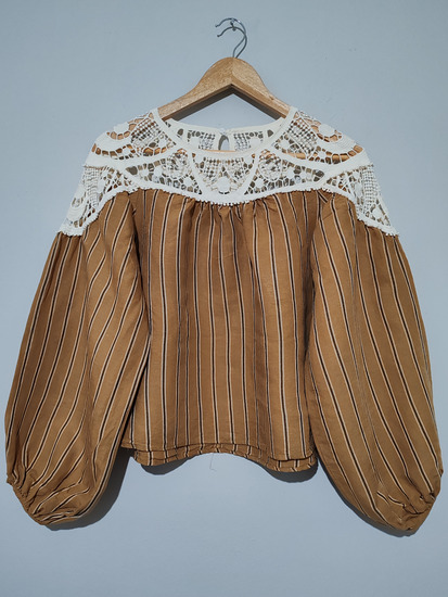 ZARA LANENA BLUZA SA BELIM VEZOM