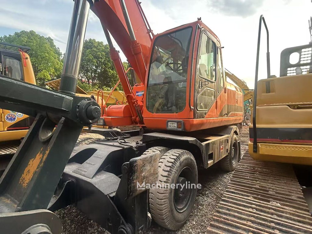 Doosan DH210 bager točkaš