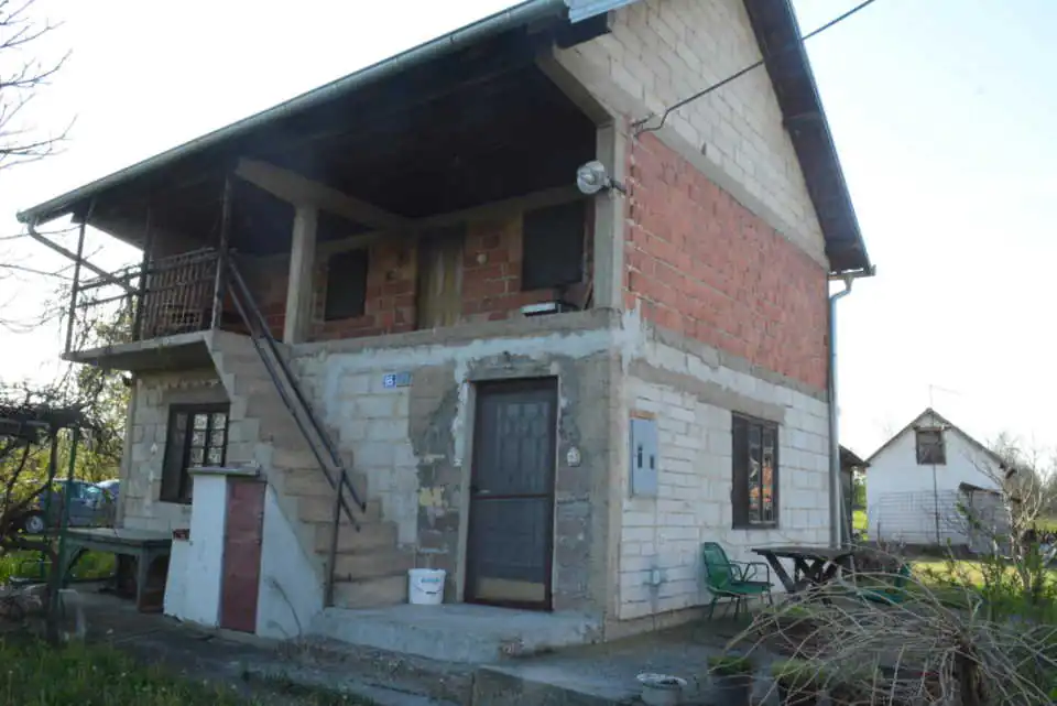 Seoska kuca na 8,6 ari placa na Ubu, Stublenica