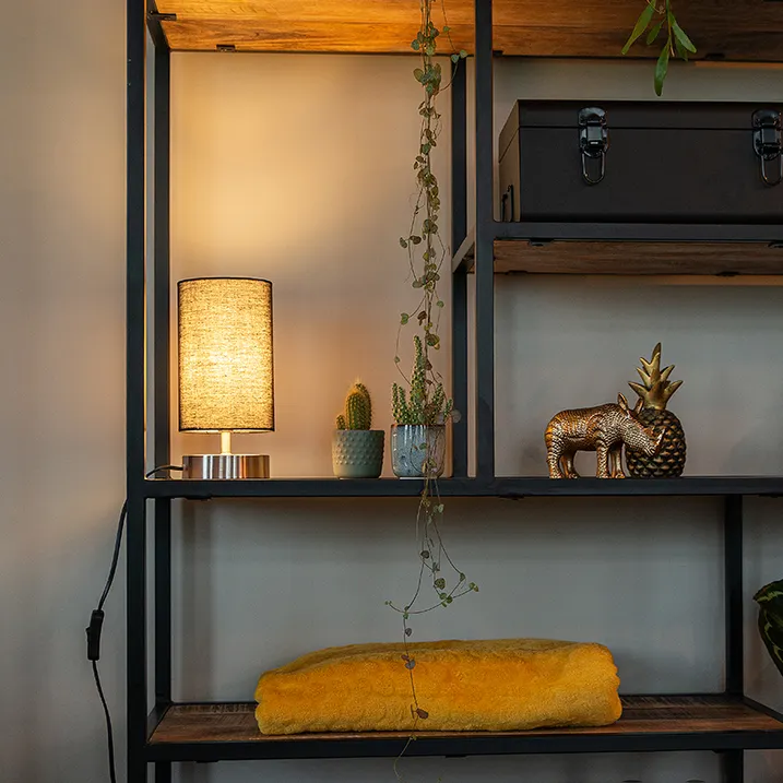Moderna stona lampa crna sa čeličnom podlogom - Milo 2