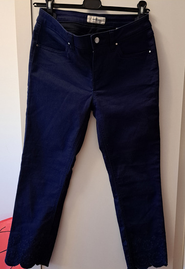 Teget pantalone nove 38