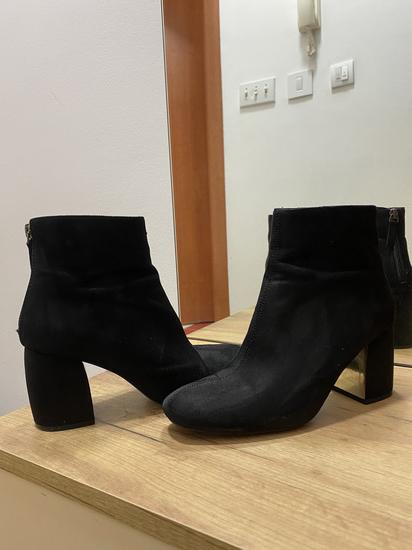 Stradivarius cizme sa stiklom