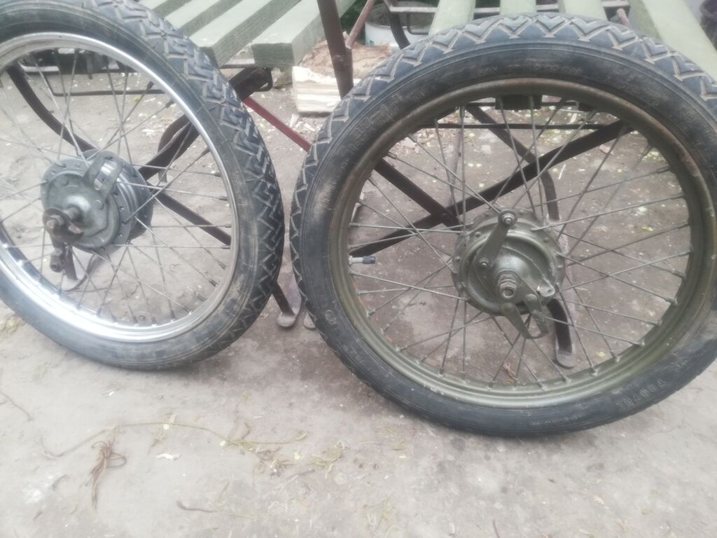 Prednji zadnji tocak automatik a3 Oba tocka ispravna Nemaju lufta