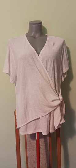 Bela majica,velicina 48-50 ili 3 XL