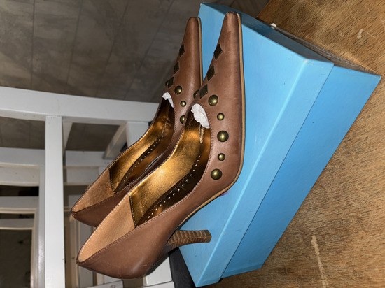 Nove Tiffany stikle