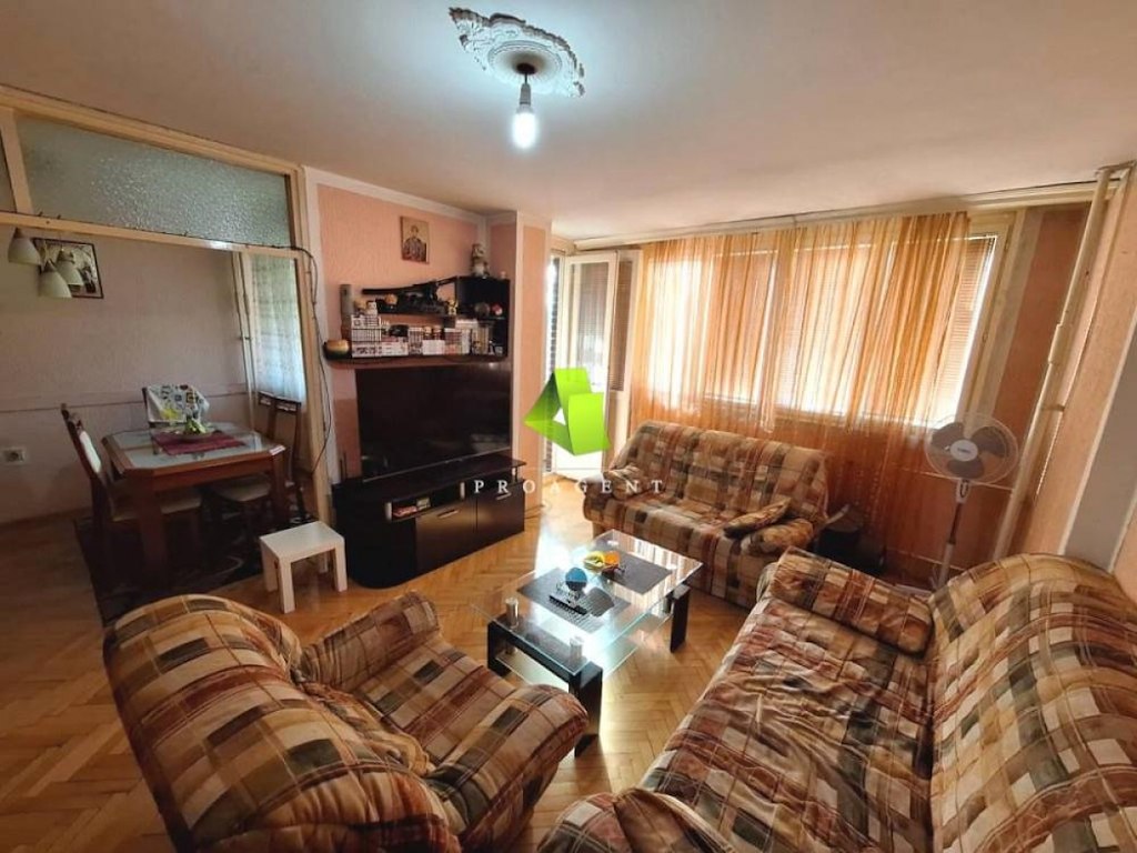 Trosoban stan na Bulevaru Nemanjića ID#6313