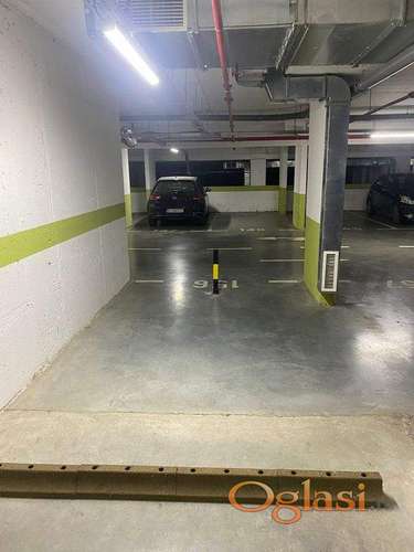 Izdaje se garažno mesto na odličnoj lokaciji