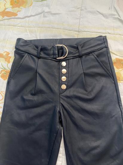 Crne skaj pantalone