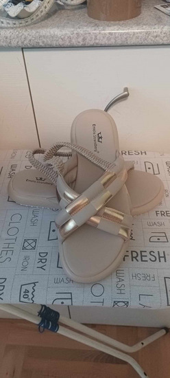 Nove sandale,velicina 41 ili duzina gazista 26 cm