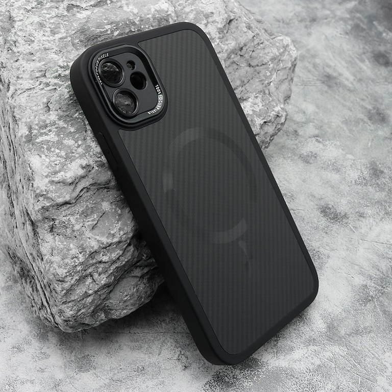 Zastitna maska (futrola) CARBON MagSafe - iPhone 11 (6.1) crna (small camera) (MS)