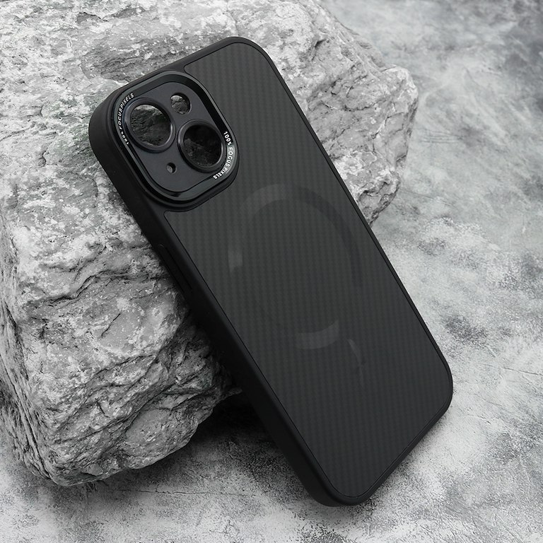 Zastitna maska (futrola) CARBON MagSafe - iPhone 15 crna (small camera) (MS)