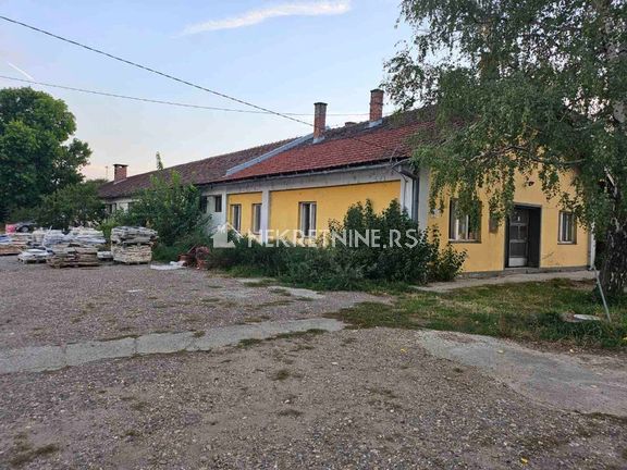 Magacinski i kancelarijski prostor Petrovaradin