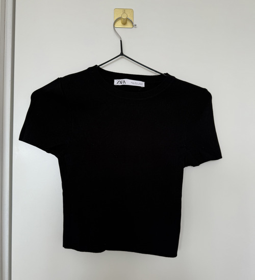 Zara rebrasti pamucnu crop top