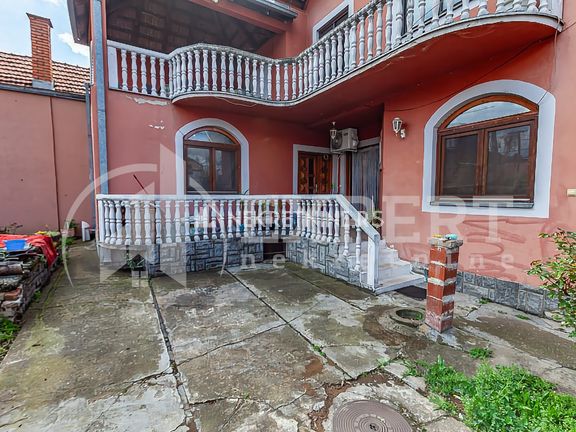 Odlična porodična kuća, 200 m2