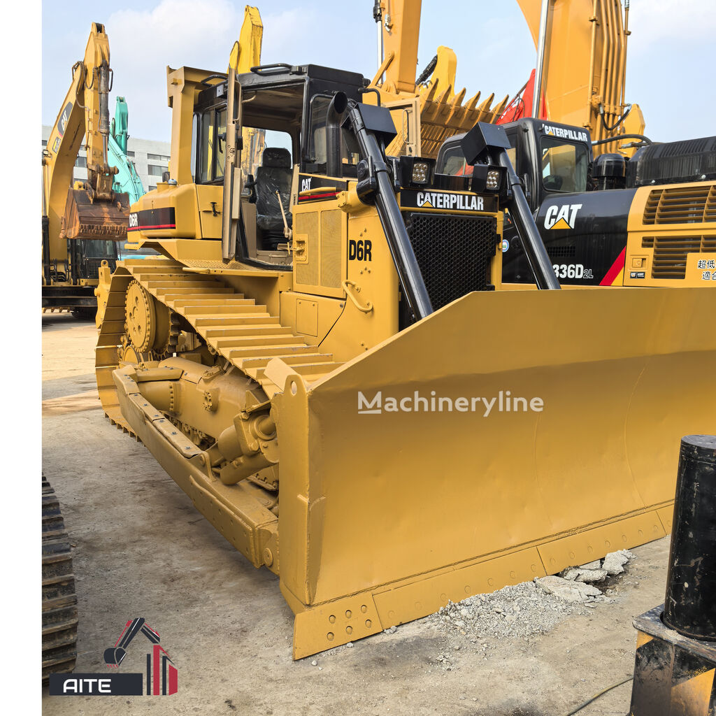 Caterpillar D6R buldožer