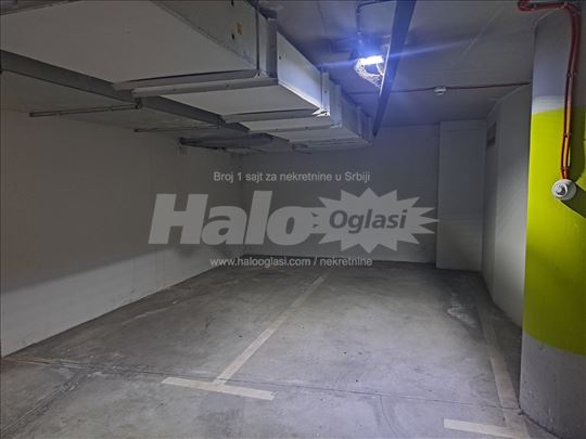 Izdaje se garazno mesto