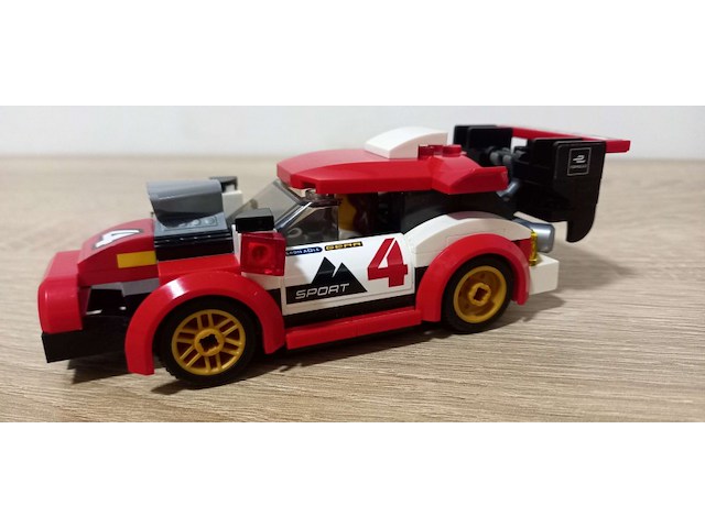 LEGO formula trkački auto