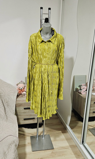 Nova Boohoo plise haljina