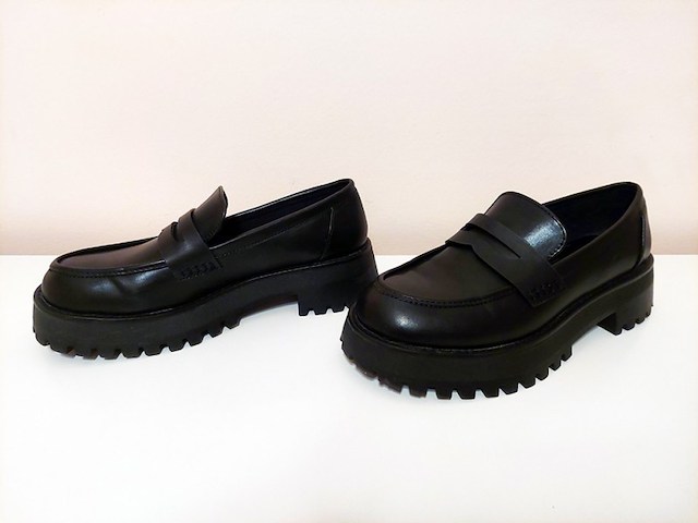 Stradivarius cipele 37