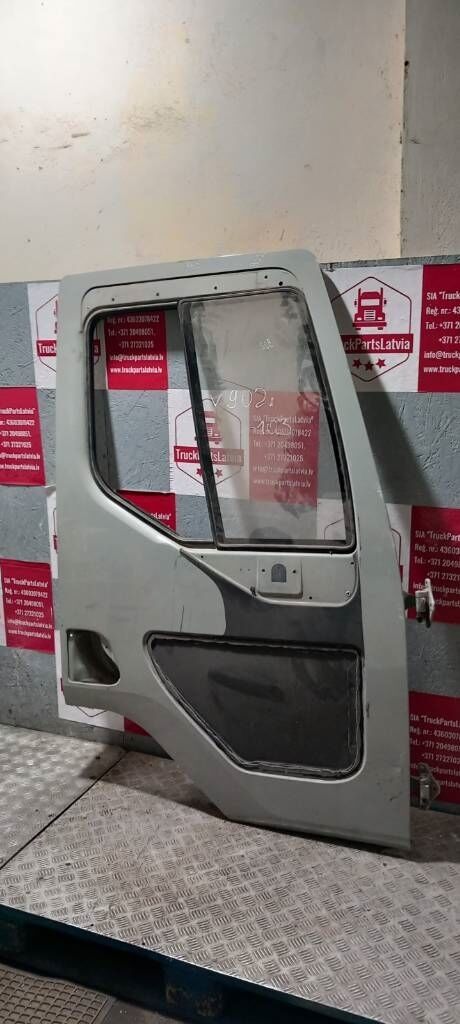 Kabina za Volvo FL6.240 right door 20832787 1701094 20832733 tegljača