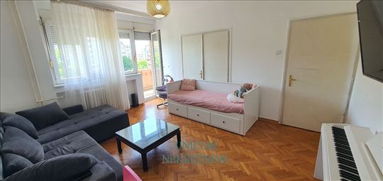 2.0 66m2(T) + 2 parking mesta Obilićev venac