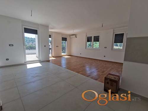 Četvorosoban Penthaus 124m Sr. Kamenica