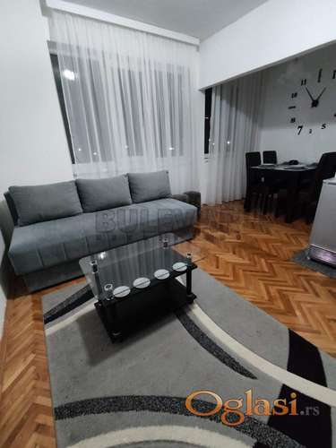Izdaje se dvosoban stan u centru Niša, 55m2!