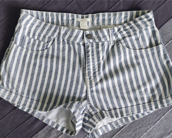 H&M - Prugasti Šorc za leto