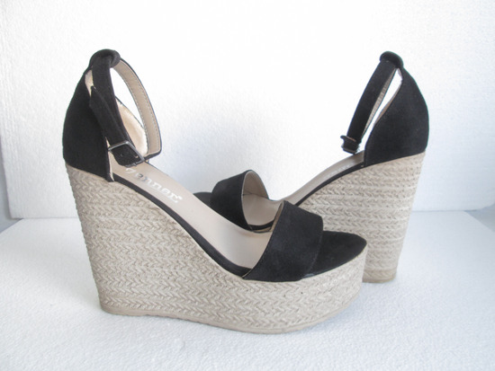 SANDALE NA PLATFORMU 36,5/37 KAO NOVE