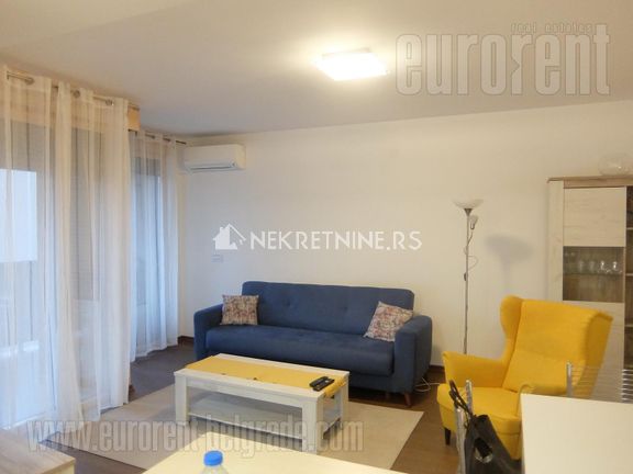 #40687, Izdavanje, Stan, HRAM SVETOG SAVE, 850 EUR