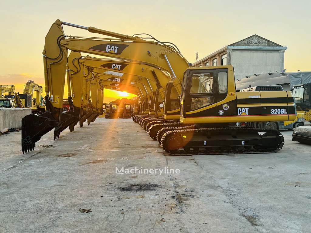 Caterpillar 320BL bager guseničar