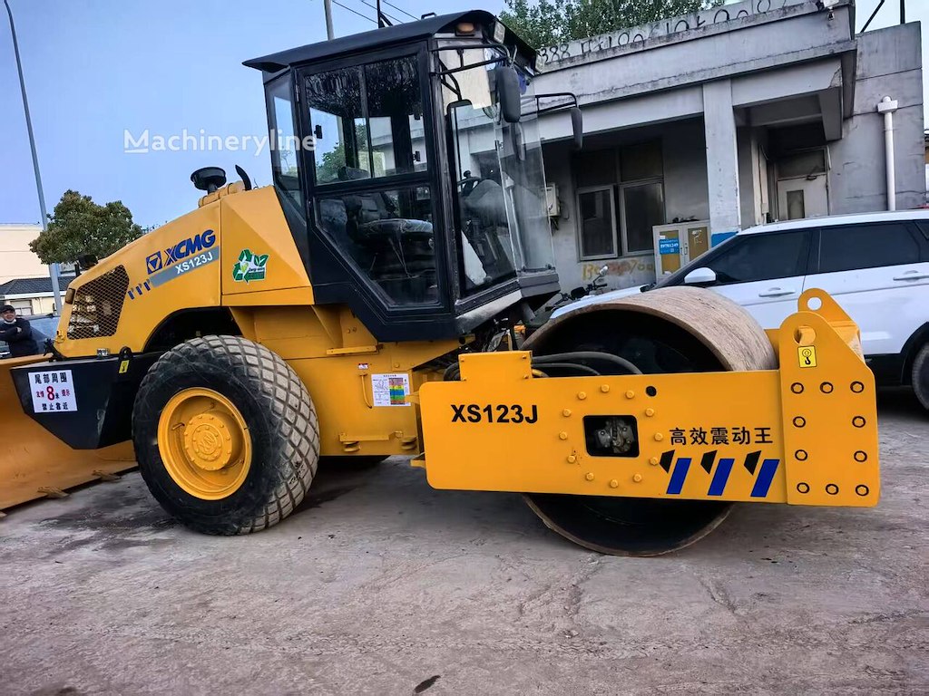 XCMG XS123J kompaktor s jednim valjkom