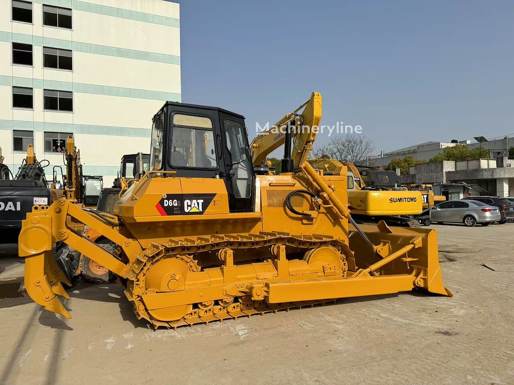 Caterpillar D6G2 buldožer