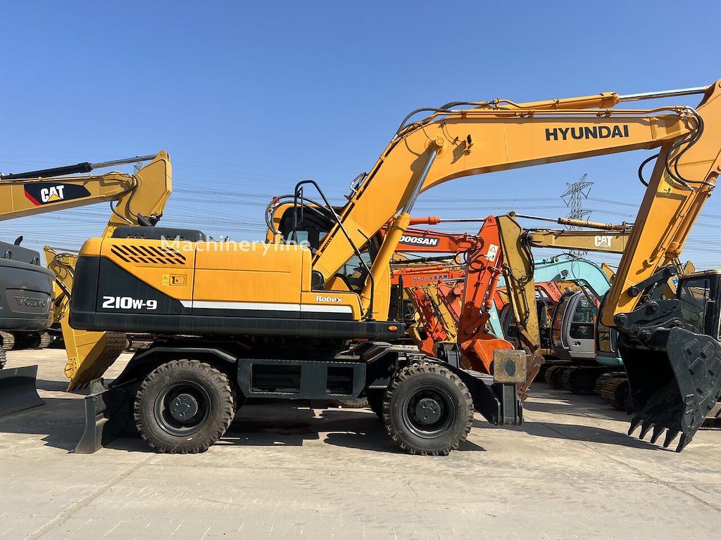 Hyundai R210W-9 bager točkaš
